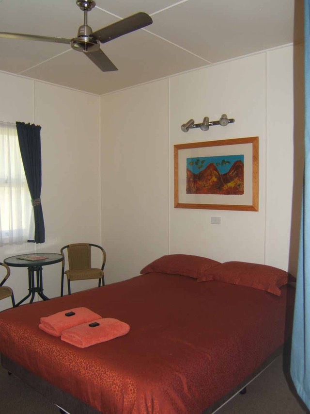 Motel Bedroom | 07 5463 8161